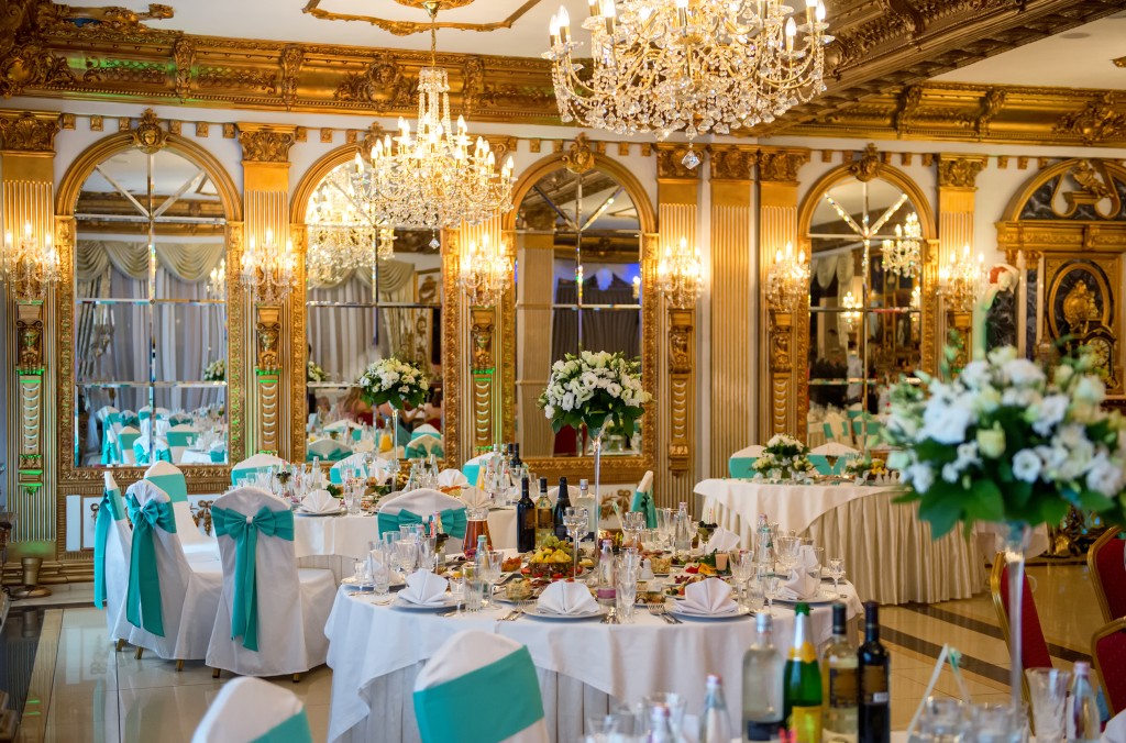 What Tables Should You Get for Your Event? | Petitfashion